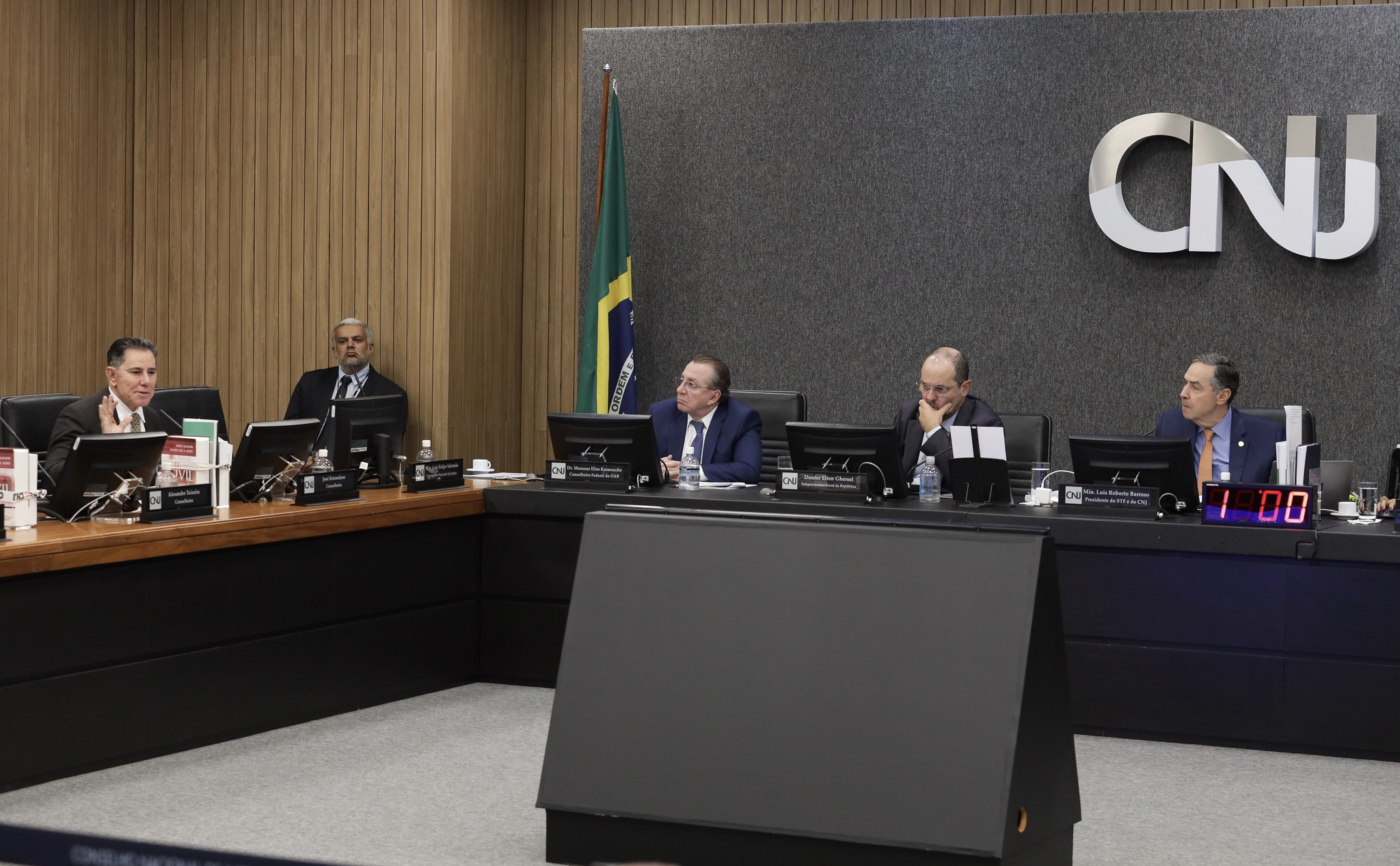 Juiz das garantias deve ter audiência presencial e respeito às ... Juiz das garantias deve ter audiência presencial e respeito às ...